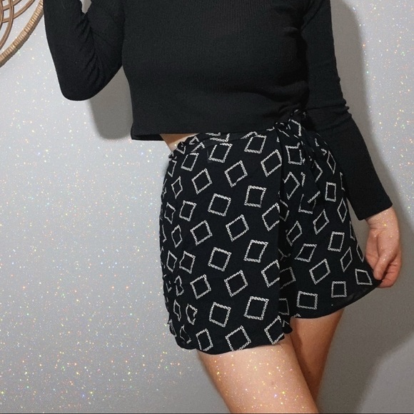 Banana Republic | Shorts | Vintage 9s Banana Republic Black White ...